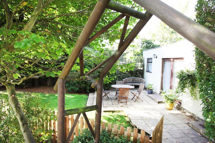 Cosy Cottage For 2, Plus Child - Maidenhead