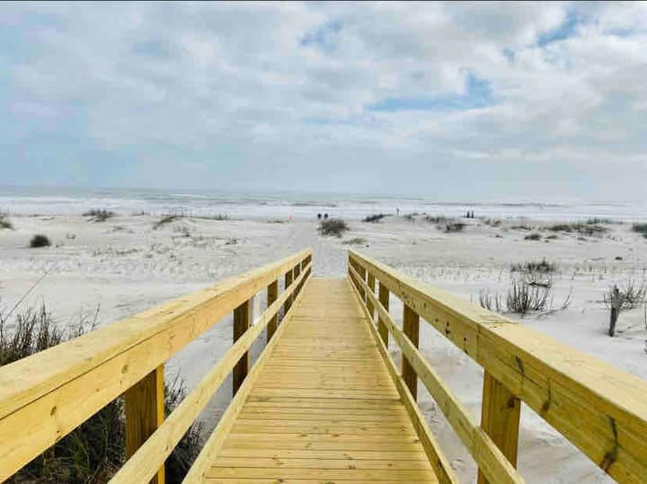 Beachside Condo- 4 Minute Walk To The Beach ! - St. Augustine Beach, FL