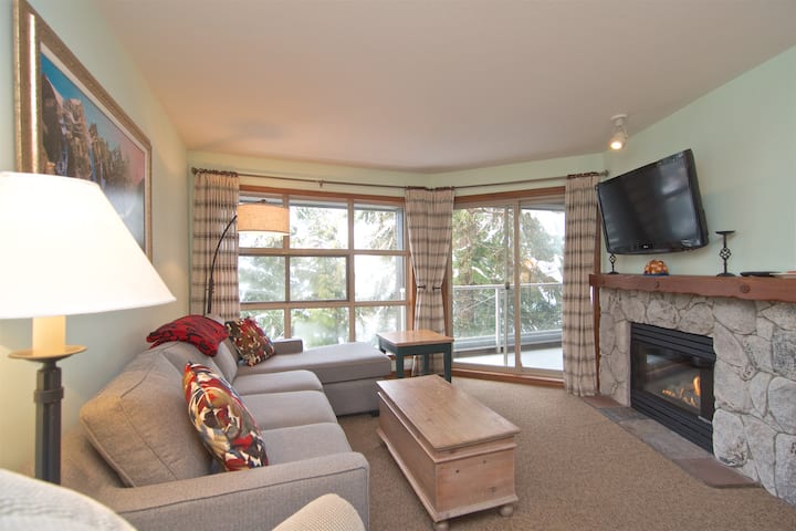 Whistler First Class Ski In Ski Out; - Whistler