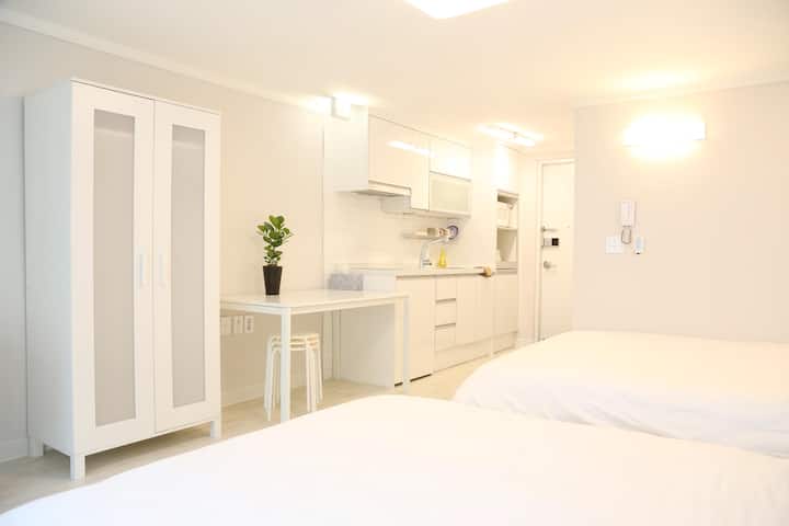 Private Comfy Studio - 2 Queen Beds - Seoul