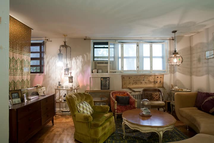 Private Vintage L Shaped Studio - Brooklyn, NY