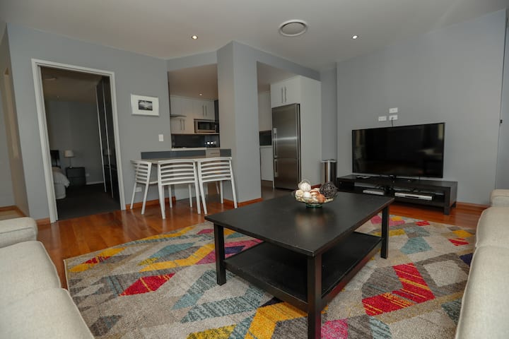 3 Bedroom Apartment In Pyrmont-self Catering - Sydney