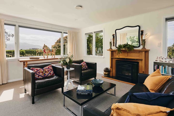 Private Vineyard Cottage With Pool | Marlborough - Blenheim