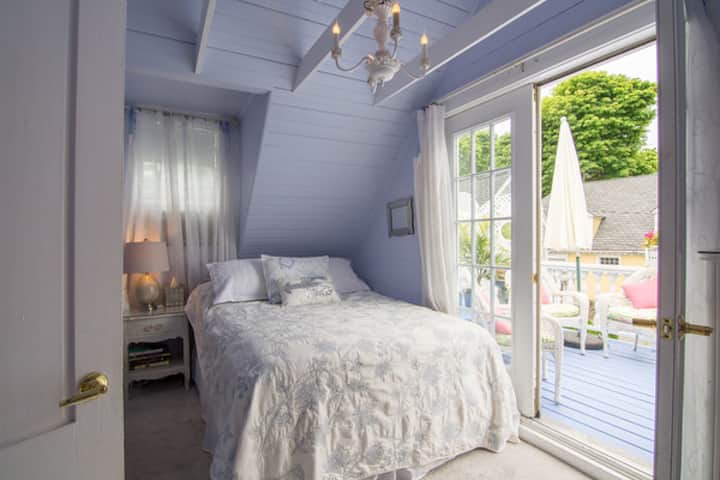 Harbor Room - Marblehead, MA