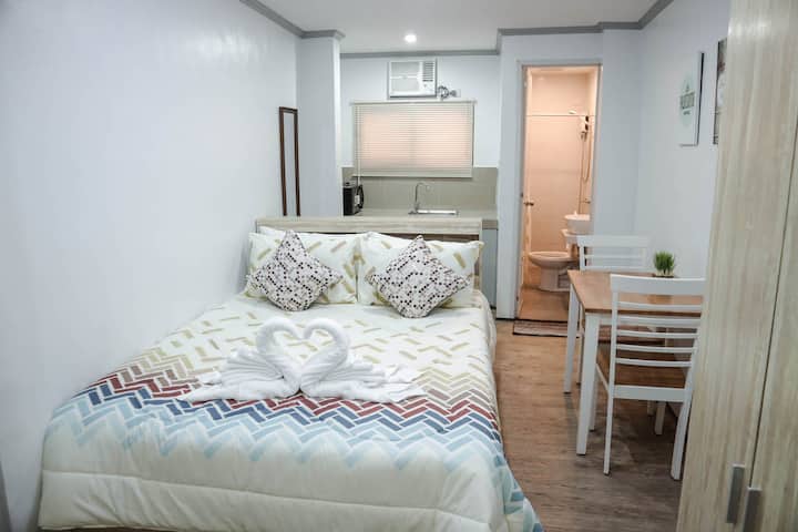Cozy Vacation Studio Apartment In Makati - Makati