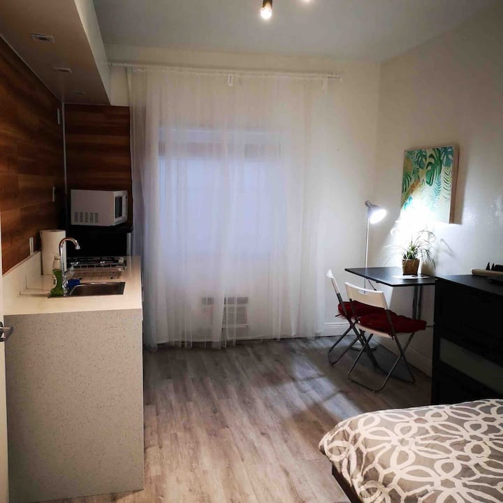 South Beach Oceanfront Great Value Studio - Miami Beach, FL