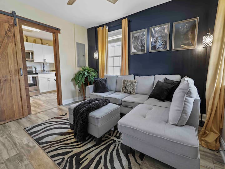 Bungalow Home Near Downtown Memphis - Memphis, TN