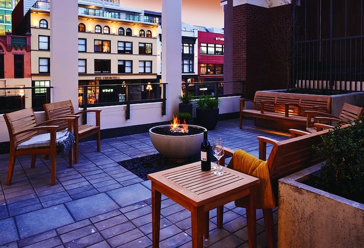 Spectacular New Downtown Condo - Victoria