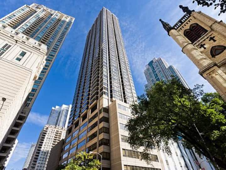 30 E. Huron #4801 Private Residence - Chicago, IL