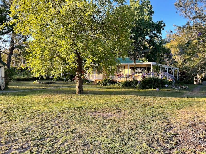 Vintage Farm House Stay - Old Bar