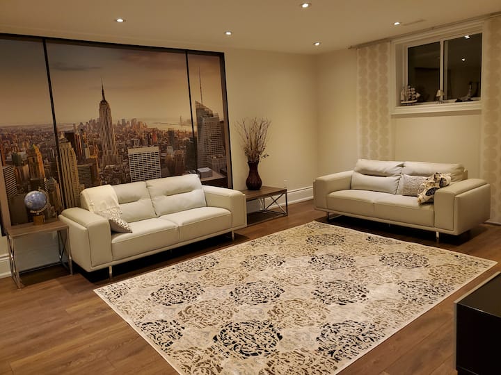 Modern Spacious Guest Suite In North York - Toronto