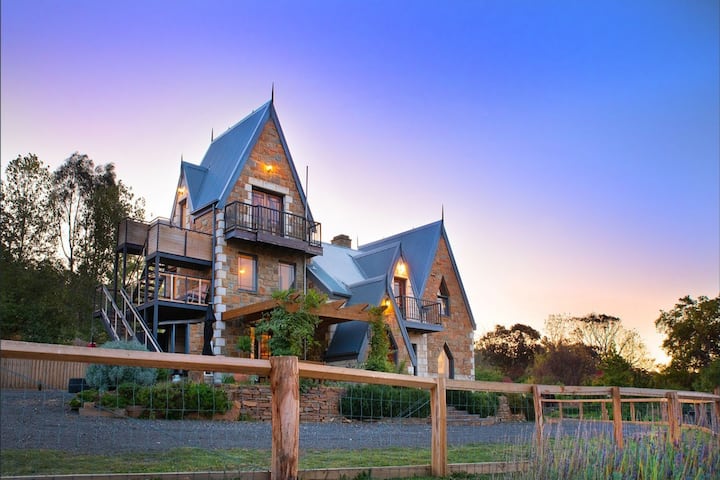 Hidden Gem On Harmony - A Magical Stone Cottage - Castlemaine