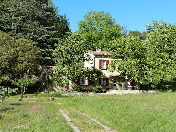Maisonnette Provençale Avec Piscine, 4 Personnes - France