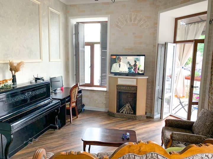 Cozy Apartment In The Historical Center W/piano - Kyiv