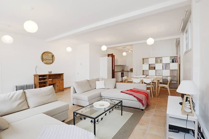 Spacious Converted Artist's Studio - Villefranche-sur-Mer