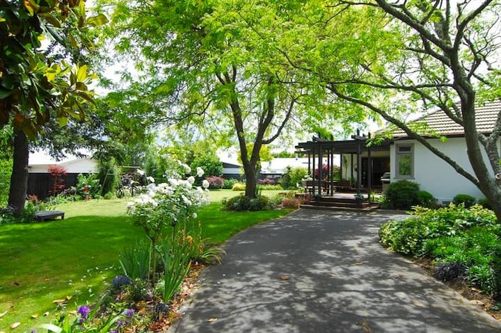 Spacious, Relaxing Hideaway - Havelock North
