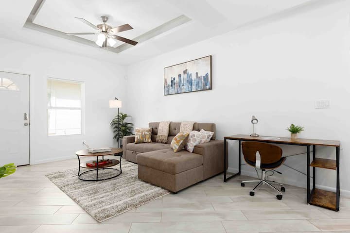 Cozy Cove Modern 2br/2ba. Near Edinburg Hospital - Edinburg, TX