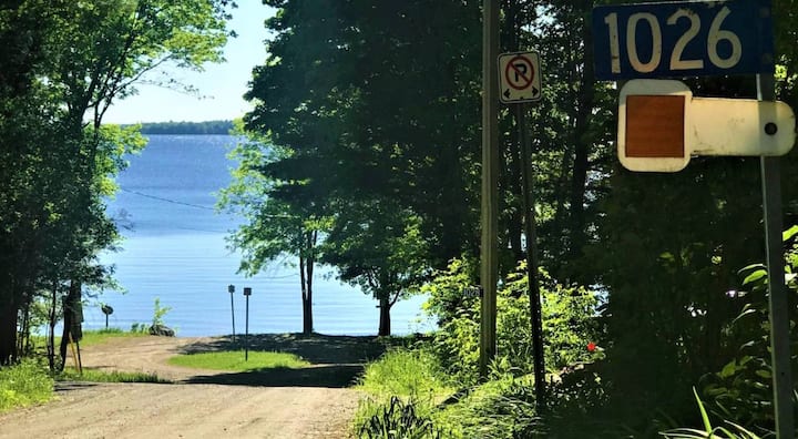 Strawberry Bay On Lake Muskoka - Bracebridge