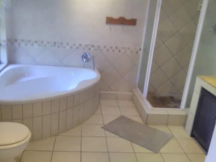 Jasmine Suite-2xb/rooms, Aircon, Patio Tv Lounge - Kloof