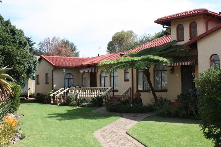 Top 10 Airbnb Vacation Rentals In Roodepoort, South Africa - Updated ...