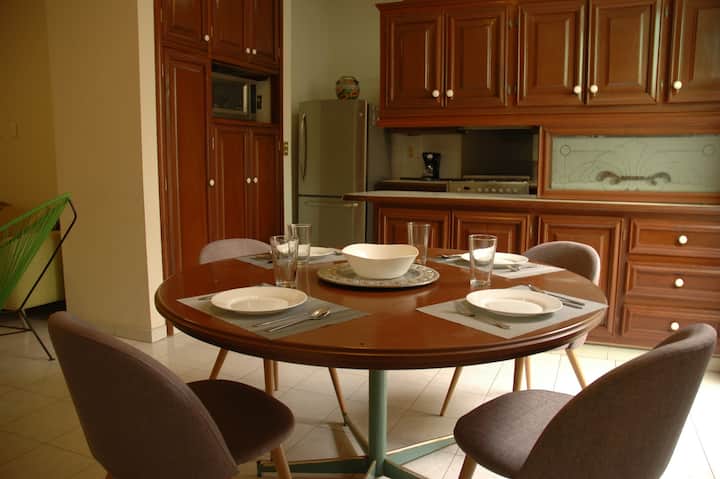 House 2 Blocks From The Beach! Very Spacious - Mazatlán