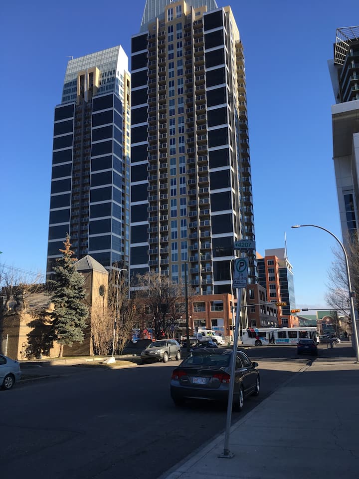 Cozy Downtown One Bedroom Condo - Calgary