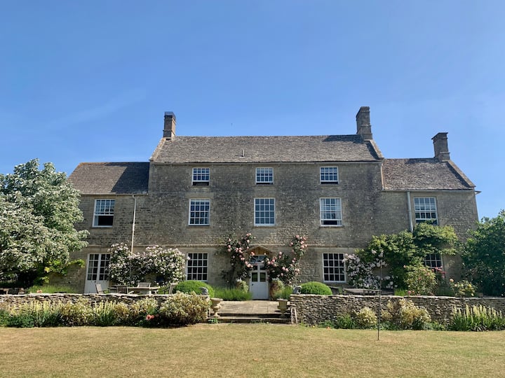 The Quintessential Cotswold Country Home. - Burford