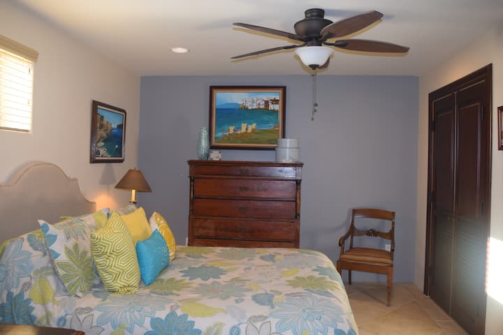 Close To Everything & Very Private Suite - San Diego, CA