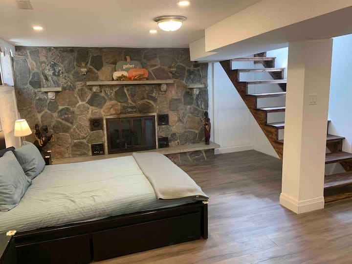 Charming 2 Bedroom Basement With Private Entrance - Oakville