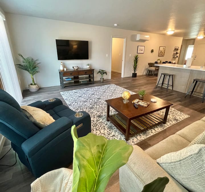 Spacious 3bd King Suite! Short Stay! - Burbank, WA
