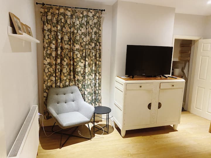 4 Bedrooms House In Centre With Free Parking - Reading