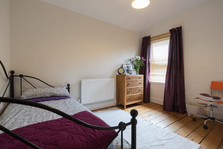 Southville - Beautiful Spacious Room, Garden View - Bristol