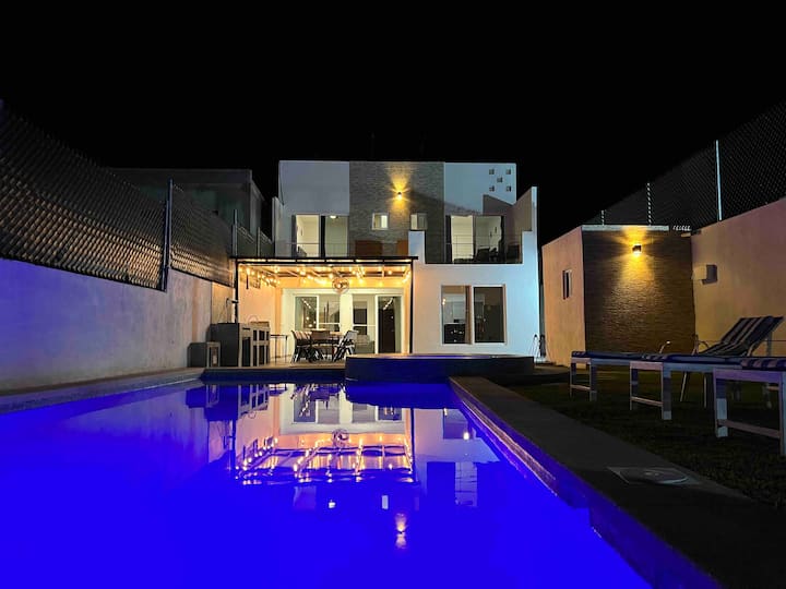 Grandiosa Casa Moderna En Teques - Tequesquitengo