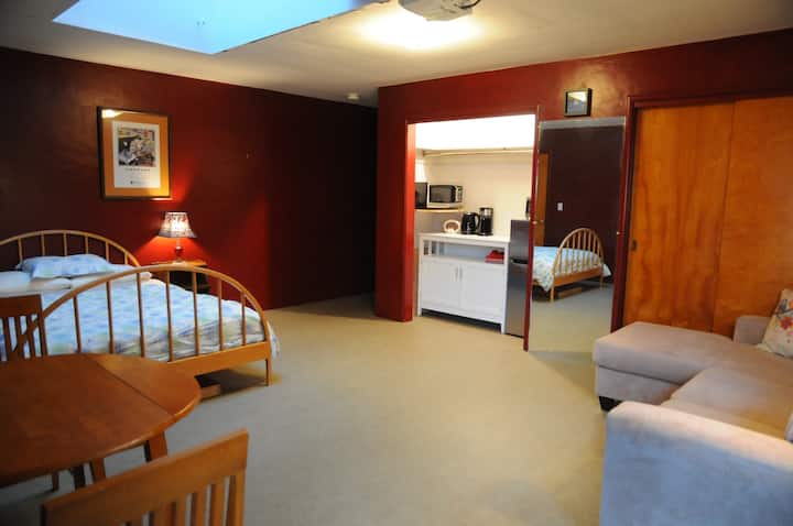 Sweet Downtown Arcata Suite - Arcata, CA