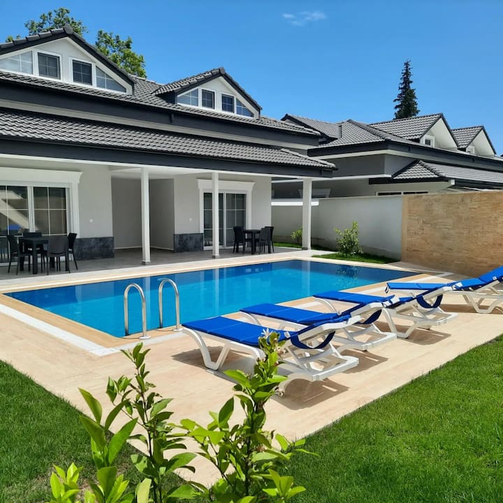 Kemer'de Havuzlu İKiz Villa-fiber İNternet(b1blok) - Kemer