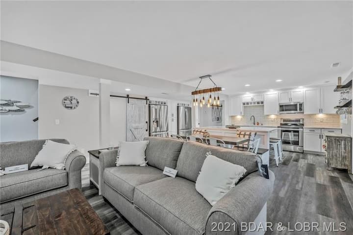 Lake Front Family Fun At Pleasure Point! - Lake Ozark, MO