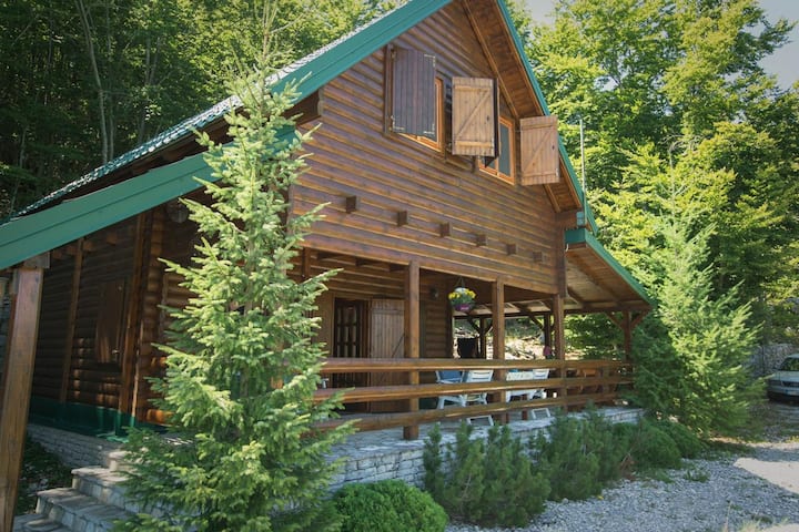 Wooden House Stevan (National Park Lovćen) - Montenegro