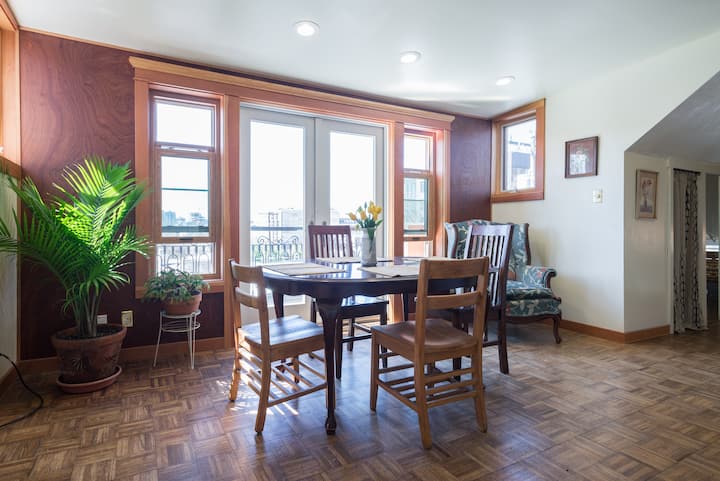 Spectacular View On Capitol Hill - Seattle, WA