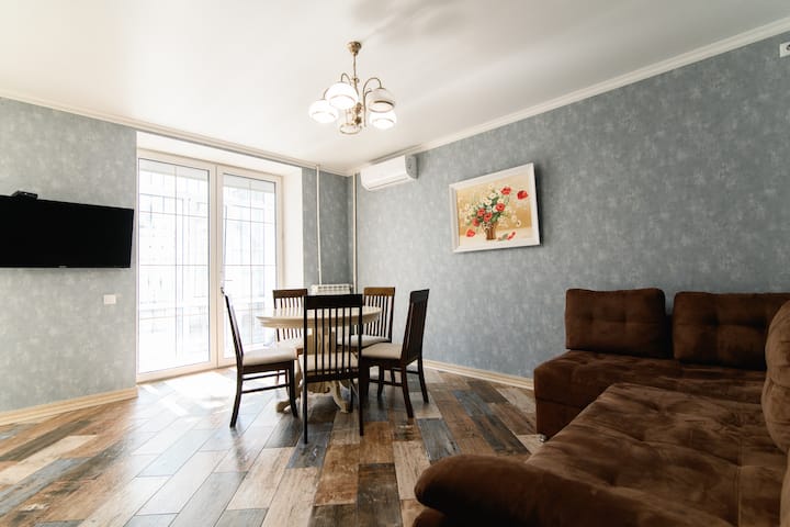 Cetral Located Grigore Vieru 3, Quiet Apartment - Chișinău