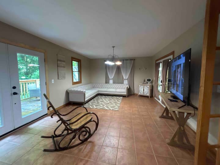 Peaceful, Pet Friendly,3 Bedroom, 🔥Hot Tub🔥 - Hawks Nest State Park, Ansted