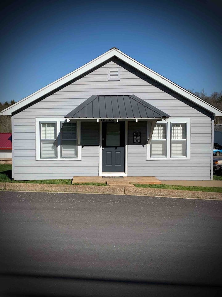 Cottage Located In The Heart Of Eminence Park&walk - Eminence, MO