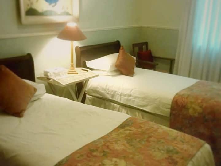 The Lighthouse Guesthouse - Family Room For 5 - Colesberg