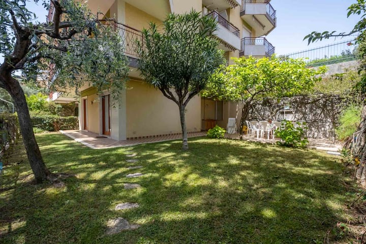 Lovely Apartment With Private Garden - Sanremo