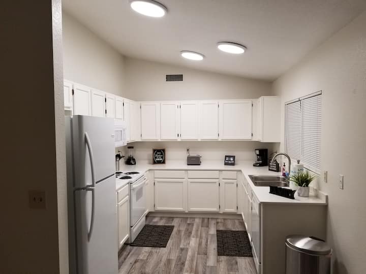 3br 2bath Cable Tv Fast Internet Click To See More - Peoria, AZ