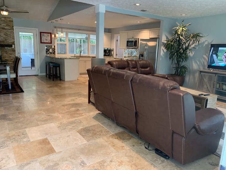 Executive Home/family Home - Savannah, GA