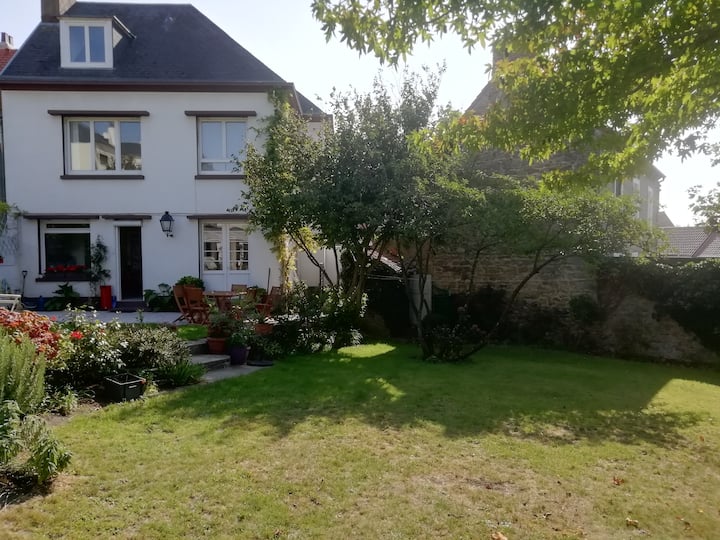 Haute Ville Entre Terre Et Mer. - Boulogne-sur-Mer