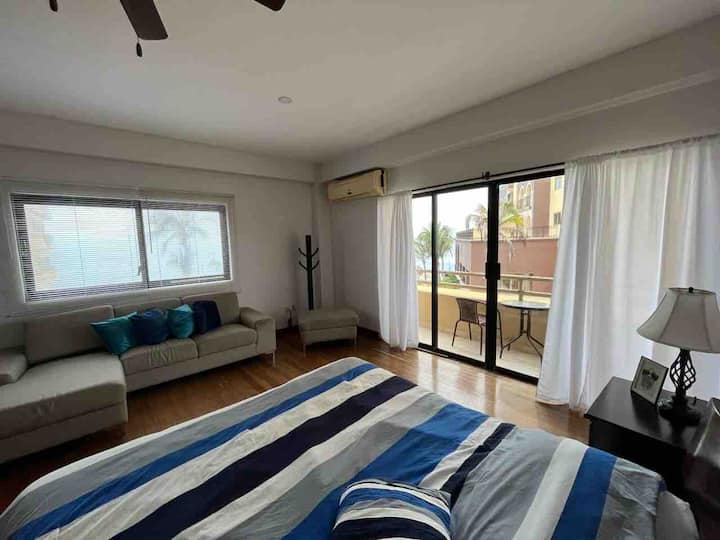 Departamento Familiar A Pie De Playa - Mazatlán