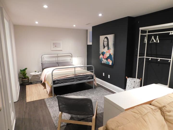 Davisville Guest Suite (Sep Access & Bathroom) - Toronto