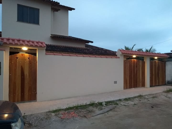 Casa Grande Com Varanda Ha 1,5 Km Da Praia - Rio das Ostras