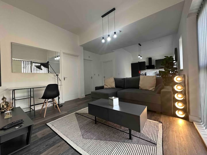 Premier 2 Bed Apartment With Free Secure Parking - Cardiff